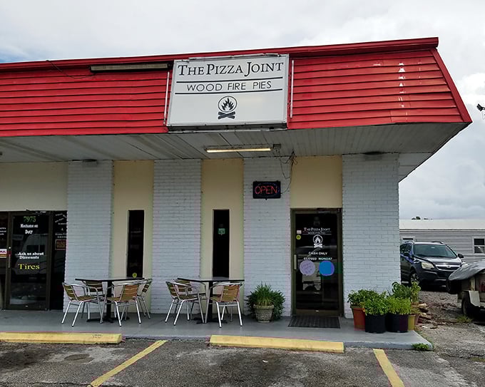 A few simple tables outside offer fresh air with your fresh pizza &ndash; Florida sunshine and wood-fired goodness make perfect companions.