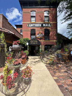 This Massive Antique Store In Illinois Is A Wonderland Of Hard-To-Find ...