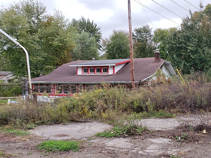 This building once housed souvenirs and memories for sale&mdash;now it sells only nostalgia to those who remember its livelier days.