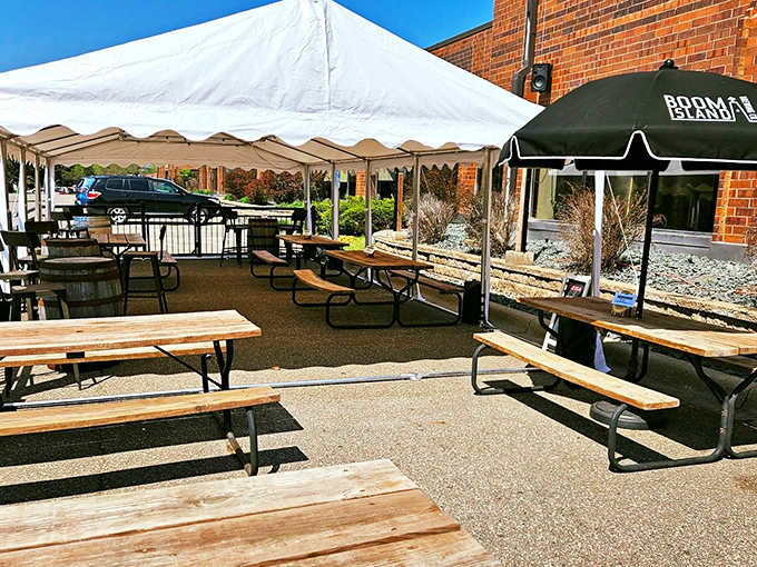 Minnesota's precious outdoor drinking season comes alive on Boom Island's patio, where picnic tables await sun-seeking beer lovers.