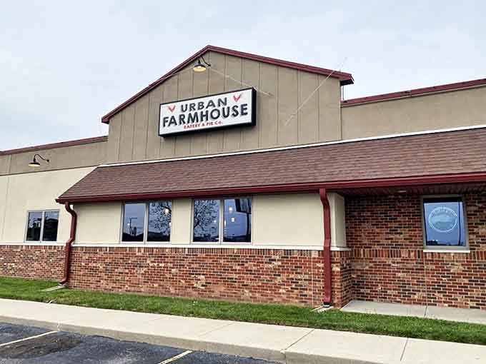 The exterior view reveals a humble building housing extraordinary flavors – proof that culinary treasures often hide in plain sight.