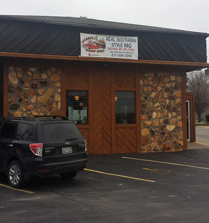 Fatbacks BBQ in Quincy serves delicious Southern-style smoked meats in a cozy stone-front building that welcomes locals and travelers craving tasty comfort food.