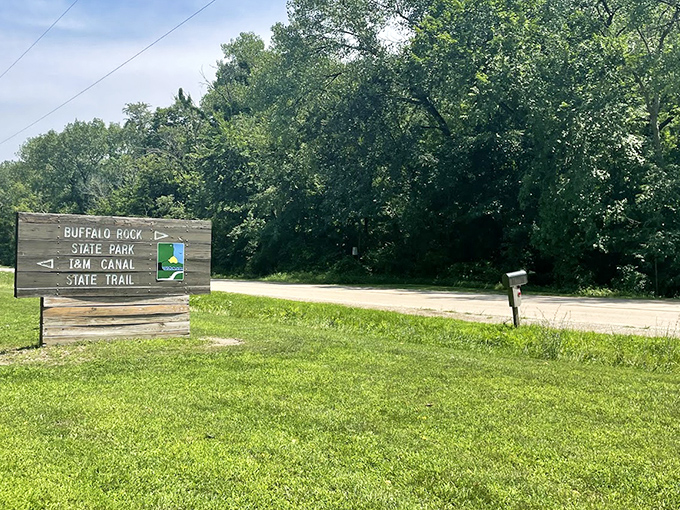 A welcoming entrance sign points the way to Buffalo Rock's treasures and the nearby I&M Canal State Trail.