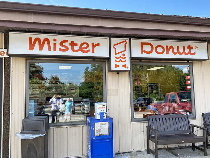 The classic diner-style seating area – where strangers become neighbors and everyone's united by their appreciation for fried dough perfection.