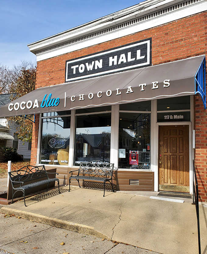 These charming wrought-iron benches provide the perfect perch for savoring your treats while soaking in small-town charm.