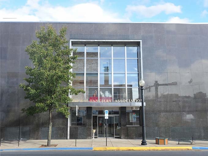 "Fanciers' Association" proudly displayed on the building's entrance &ndash; like finding the secret headquarters for an elite club of cat enthusiasts.