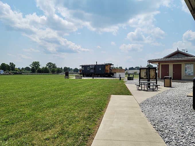 Wide open spaces and well-maintained grounds make this park a comfortable spot for hours of locomotive spotting.