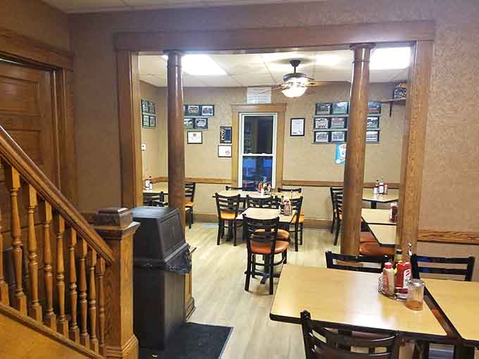 Inside, wooden accents and simple seating create the kind of no-nonsense comfort that lets the food be the star of the show.