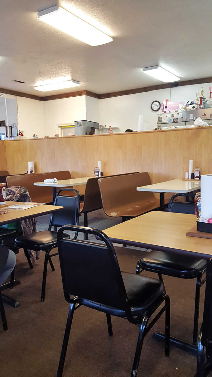 Inside, simplicity reigns supreme with brown booths and wood paneling &ndash; because when the food's this good, fancy d&eacute;cor would just be showing off.