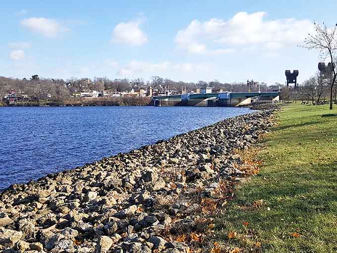 Where mighty rivers meet in a spectacular confluence, Point Douglas offers front-row seats to this watery handshake between the Mississippi and Saint Croix.