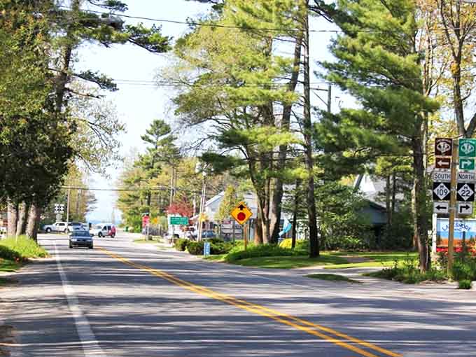 The road through Glen Arbor whispers promises of lake views and cherry treats just around the next bend.