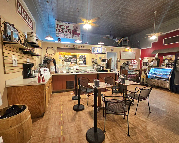 Inside, pressed tin ceilings and wooden floors create a nostalgic atmosphere where time slows down just enough to savor every bite.