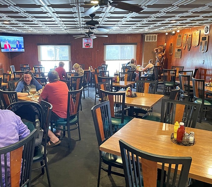 Wood-paneled walls and simple furnishings create the perfect no-nonsense backdrop for the food spectacle that's about to unfold on your plate.