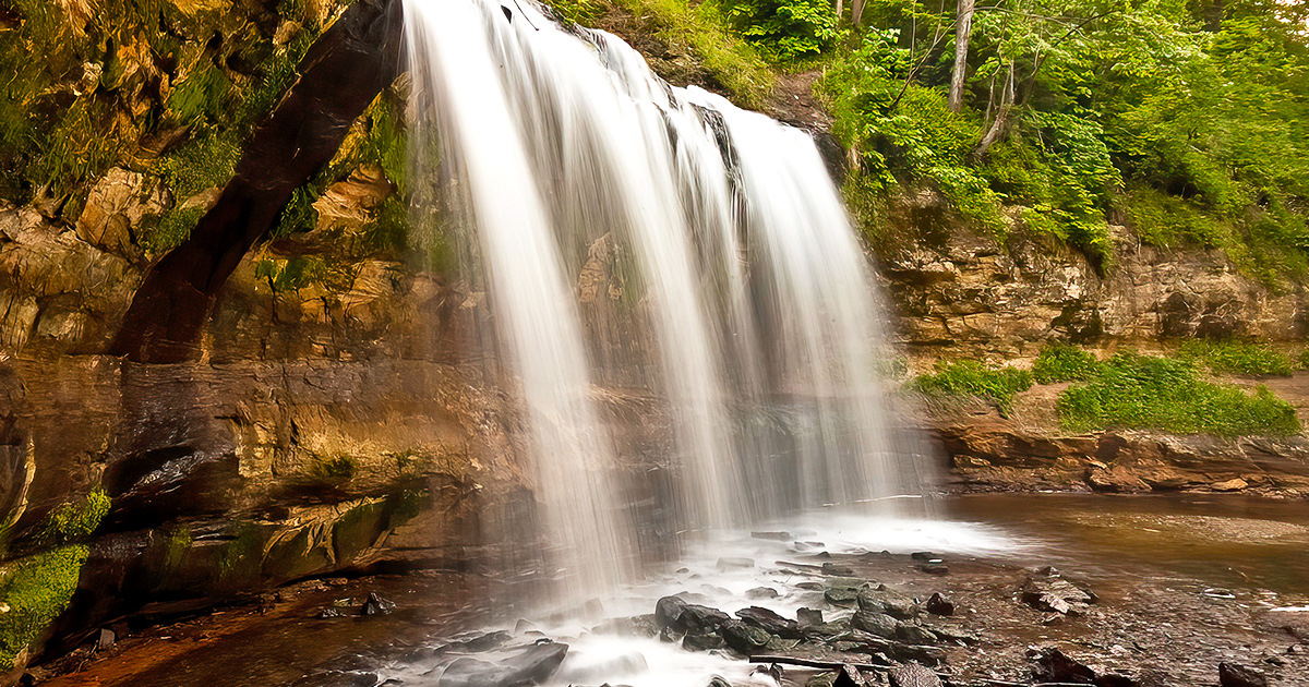 This 25-Foot-Tall Waterfall In Wisconsin Is Almost Too Beautiful To Be Real