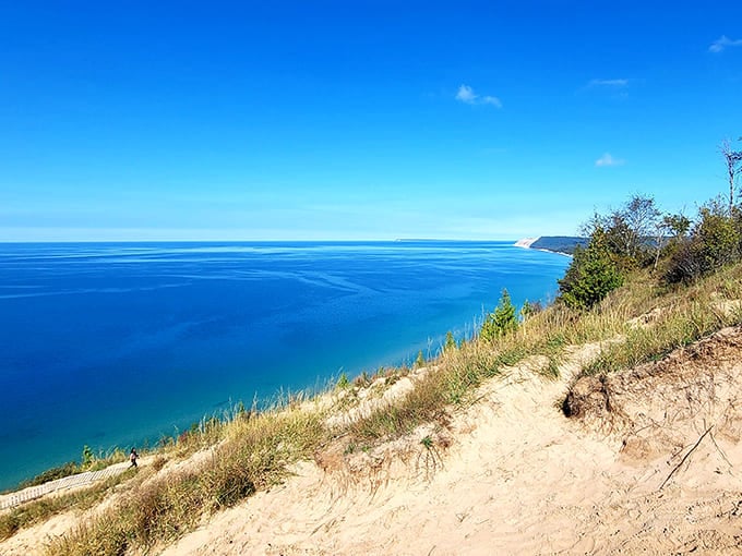 When the sky decides to show off its entire blue crayon collection, and Lake Michigan plays along perfectly, you get views like this that seem almost unfair to other landscapes.