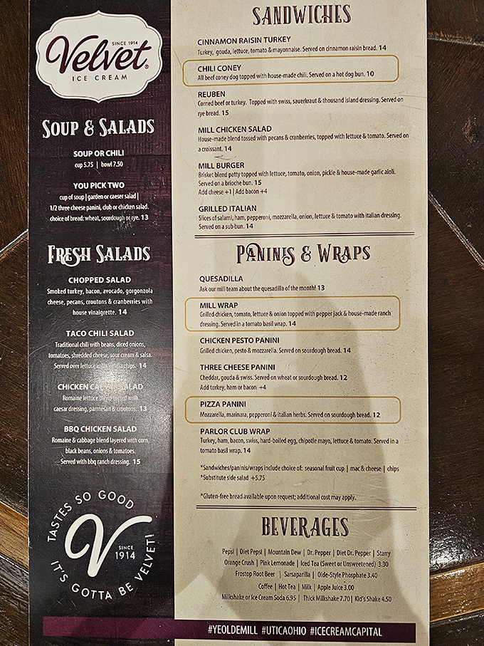 The menu reads like a love letter to comfort food – that Cinnamon Raisin Turkey sandwich might just be worth driving across state lines for.