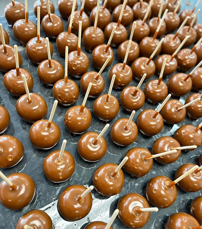 Tart Granny Smiths wearing jackets of house-made caramel &ndash; these glossy beauties are edible art waiting for your first bite.