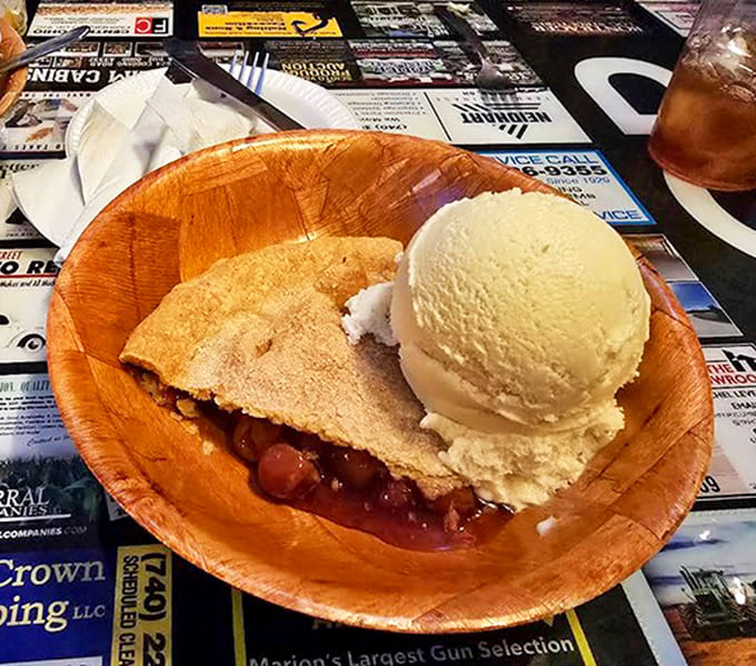 Cherry pie that would make Agent Cooper from Twin Peaks weep with joy, served in wooden bowls that somehow make it taste even more authentic.