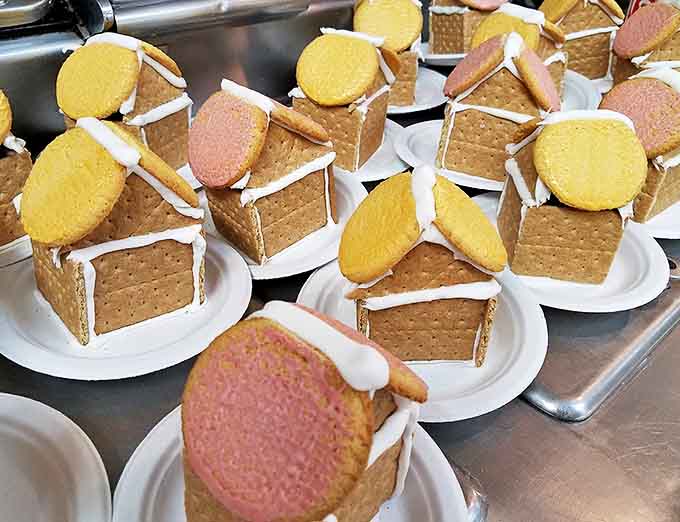 These adorable cookie houses aren't just desserts, they're architectural marvels of sweetness that would make any gingerbread man jealous of their curb appeal.