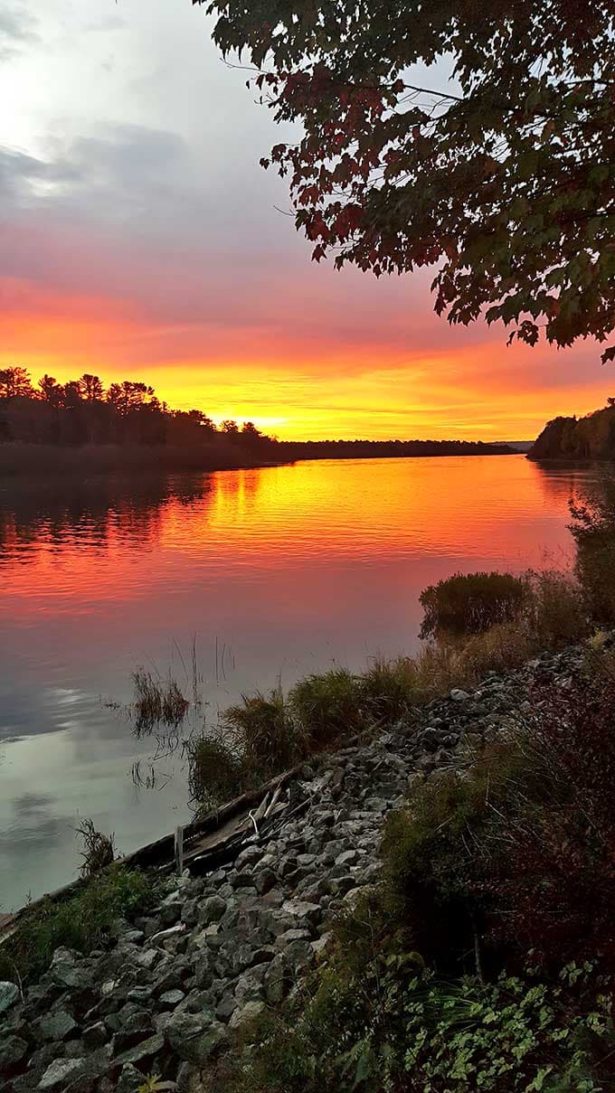 Sunsets here paint the sky in colors that would make even Bob Ross say, "Now that's just showing off."