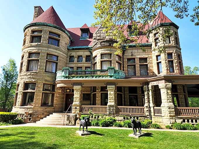 The Quincy Museum occupies the Newcomb-Stillwell Mansion, where turrets and stonework showcase Victorian-era architectural showmanship at its finest.