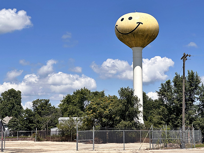 Talk about positive vibes! This cheerful yellow water tower greets travelers with a smile so big it can be seen from miles away.