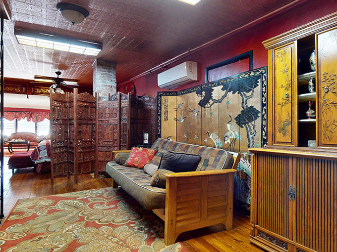 The sitting area combines elements that shouldn't work together but somehow do &ndash; like a successful blind date between furniture styles.