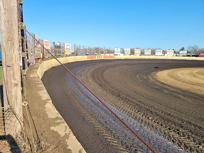 Farmer City Raceway kicks up dirt and adrenaline in equal measure, proving Friday nights in small towns are anything but sleepy.