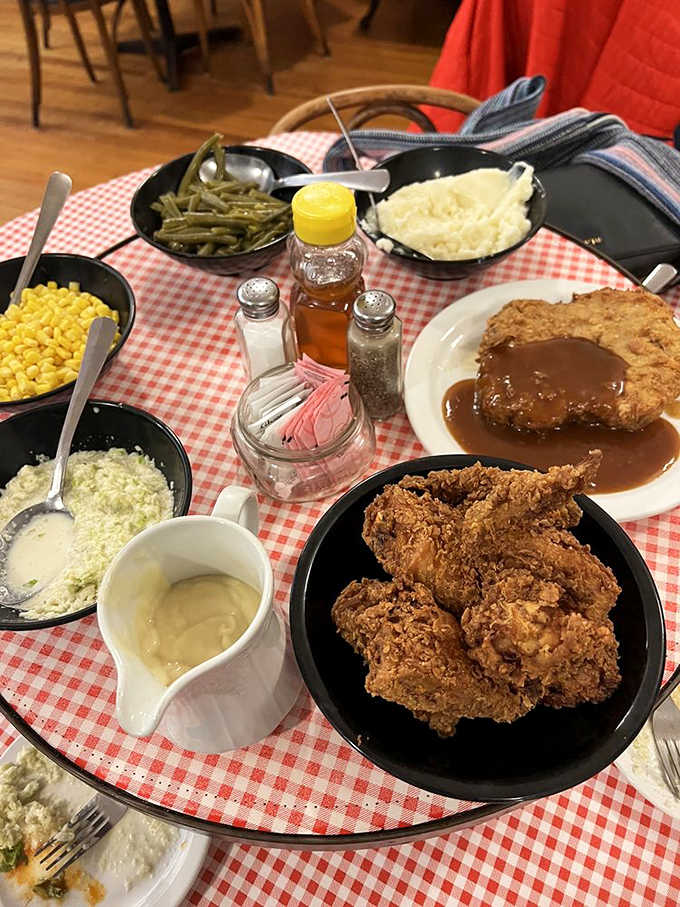 A feast fit for royalty &ndash; crispy fried chicken surrounded by country sides that could make you weep with joy.