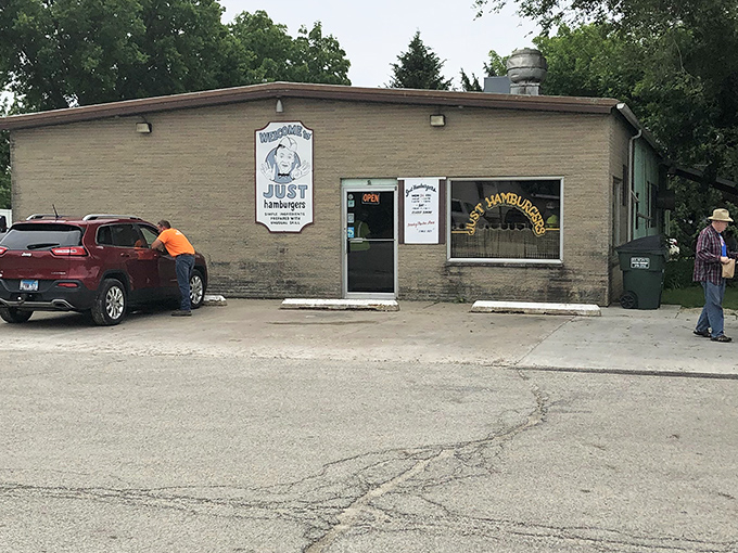 Just Hamburgers proves that culinary perfection doesn't require fancy ingredients &ndash; just dedication to doing one thing extraordinarily well.