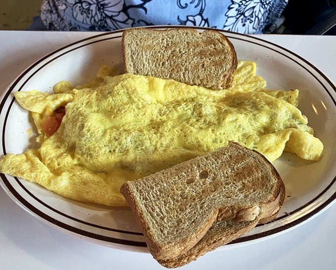 Starting the day right! Our delicious omelets, served with perfectly toasted bread, make for a fantastic morning meal.