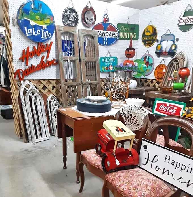 These vintage signs once advertised everything from motor oil to soda pop &ndash; before neon gave way to notifications.