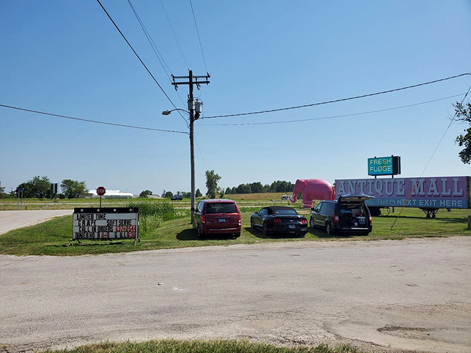 Roadside signage points the way to nostalgia – even the directional markers embrace the kitschy charm that defines this Route 66 landmark.