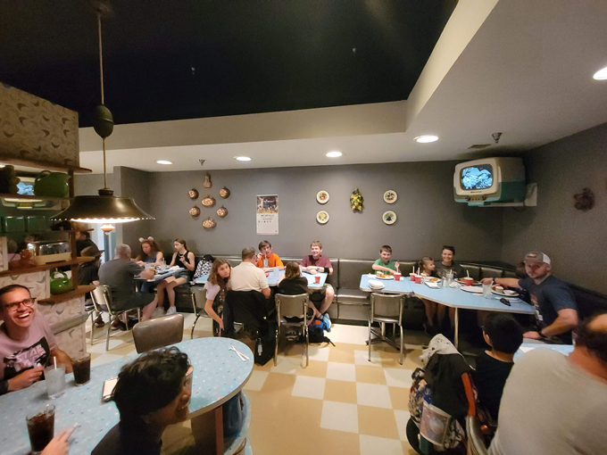 '50s prime time caf&eacute; 9