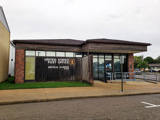 The Arcola Post Office keeps things refreshingly simple with its modern design, handling mail the old-fashioned way in a digital world.