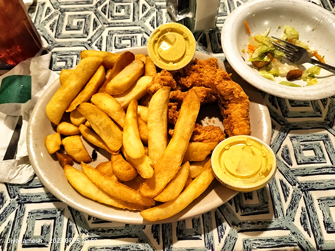 Another angle of Gil's famous chicken and fries &ndash; notice how the coating clings perfectly to each piece like it was meant to be there.