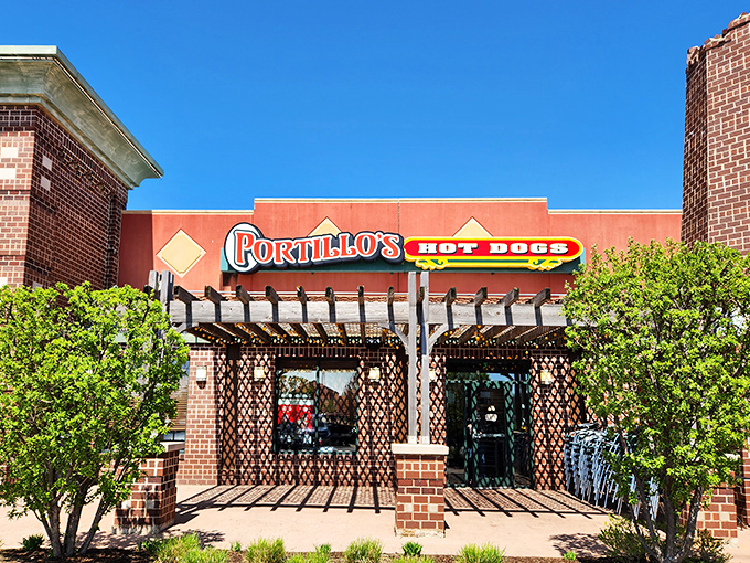 Portillo's brings Chicago-style hot dog perfection to the suburbs &ndash; where the "garden on a bun" proves vegetables can be delicious when properly applied.