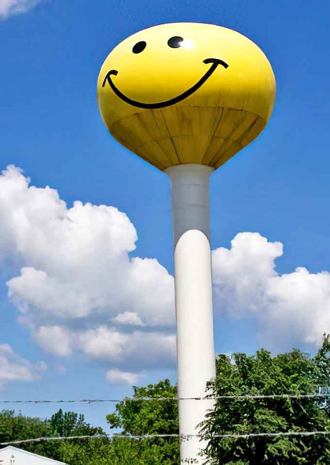 The Citgo station below offers perfect perspective on just how dramatically the smiley face towers over Eagle's everyday landscape.