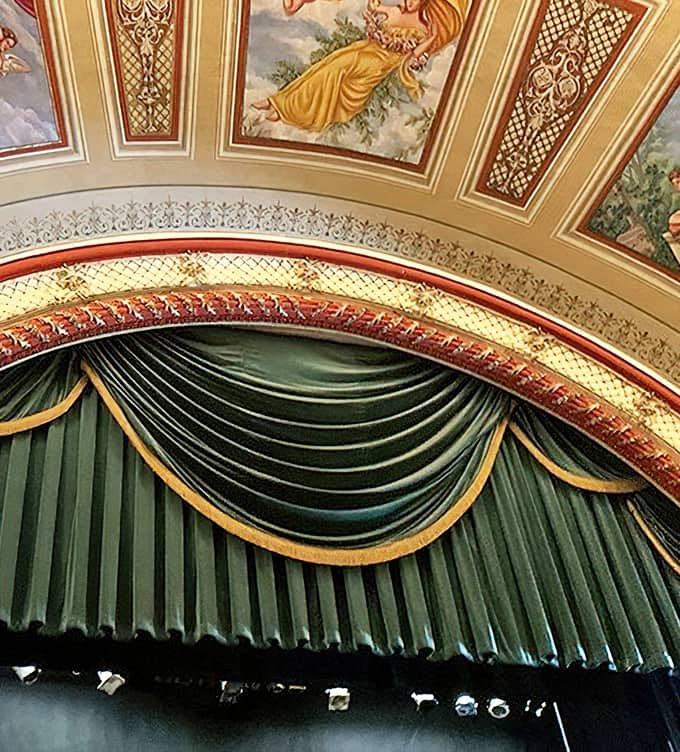 The ceiling art above proves that craftsmen once had time to make even the parts you barely notice absolutely breathtaking, no shortcuts taken here.
