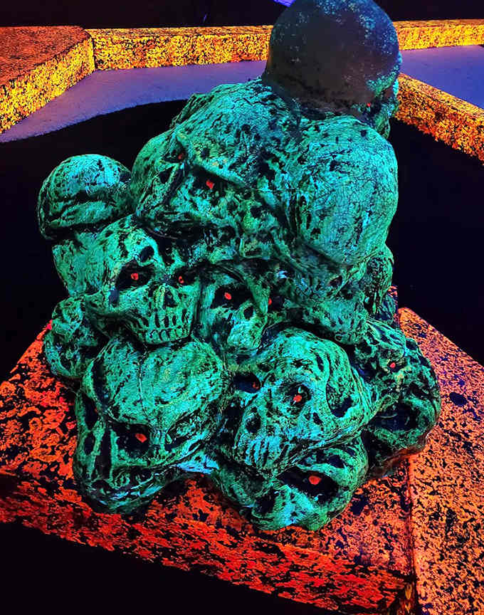 A mountain of glowing skulls serves as both warning and wondrous obstacle. Count them if you dare&mdash;they're watching you putt.