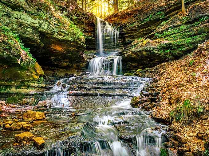 Horseshoe Falls cascades with hypnotic rhythm, creating nature's version of a meditation app &ndash; but with better scenery and no subscription fee.