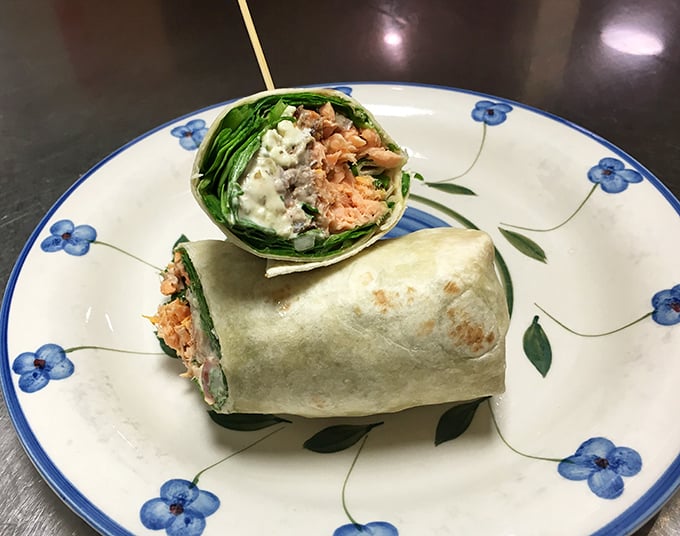 Fresh ingredients wrapped in a tender spinach tortilla create a lighter option that doesn't sacrifice flavor &ndash; the perfect harmony of healthy and delicious.