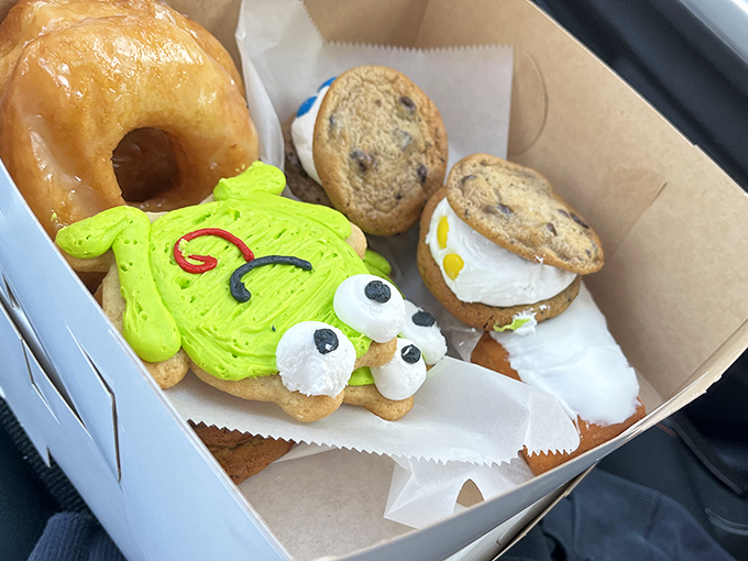 This isn't just a cookie &ndash; it's a whimsical escape! The vibrant green frog design brings smiles before the first delicious bite.