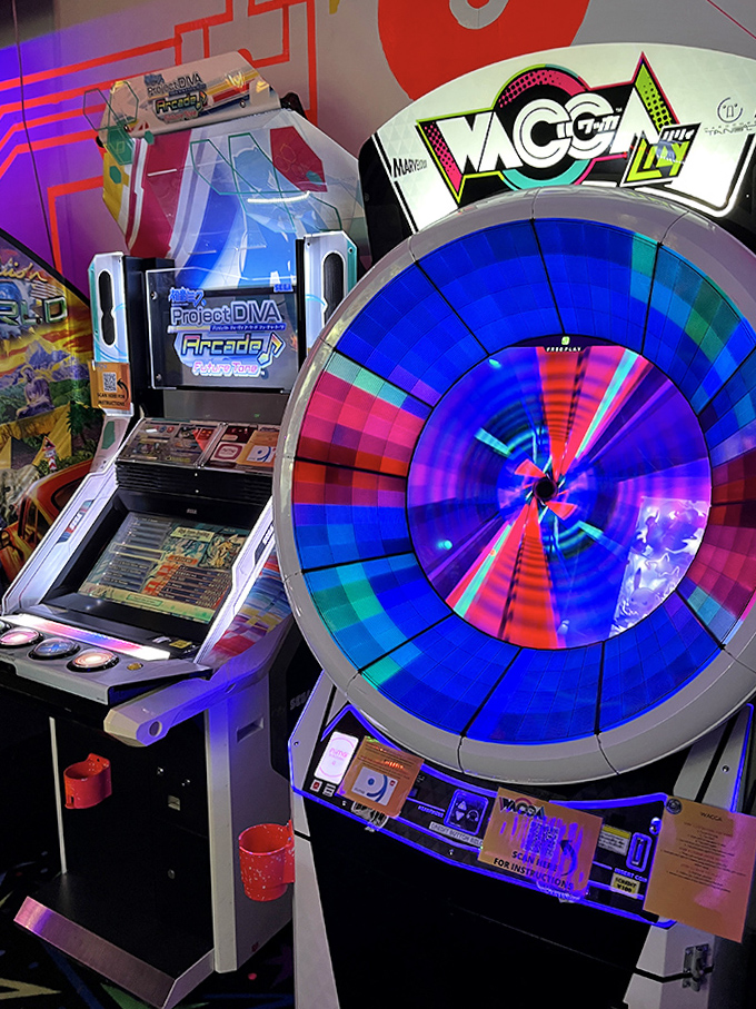 Hypnotic circles of light pulse with the beat on this rhythm game, mesmerizing players and passersby alike with its colorful interface.