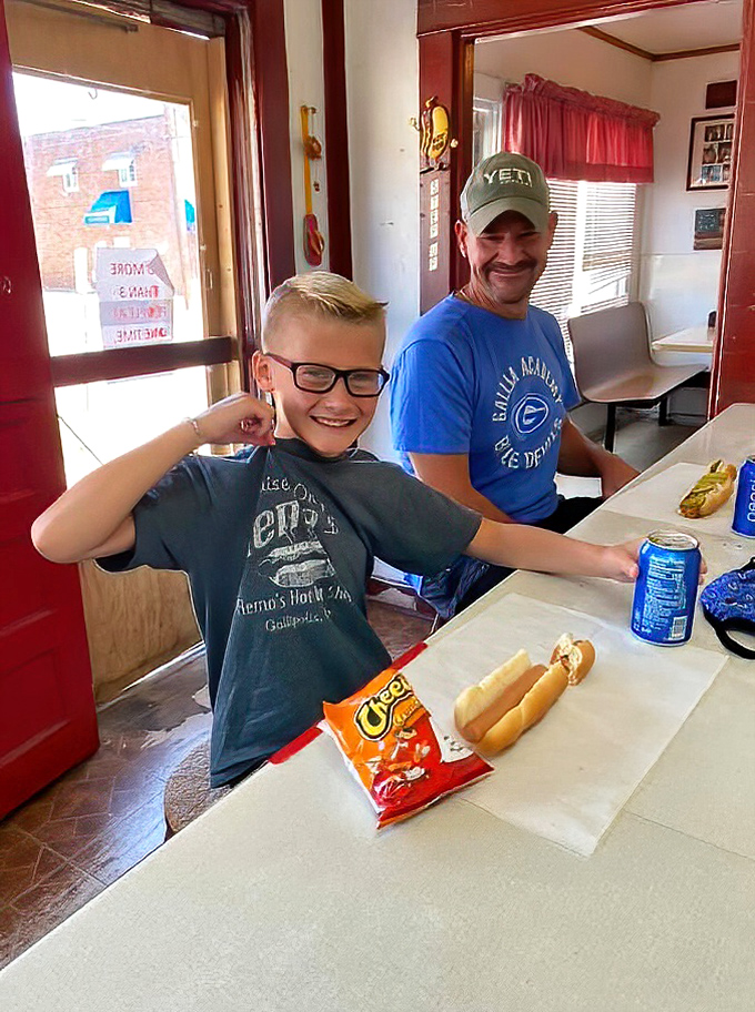 Where strangers become friends&mdash;Remo's dining space buzzes with conversation as hot dogs work their community-building magic.
