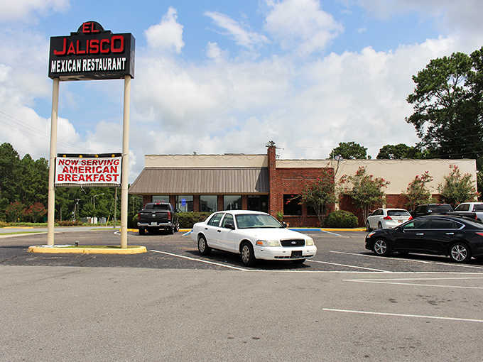 El Jalisco brings authentic Mexican flavors to North Florida, proving that small towns can offer big, bold international cuisine.