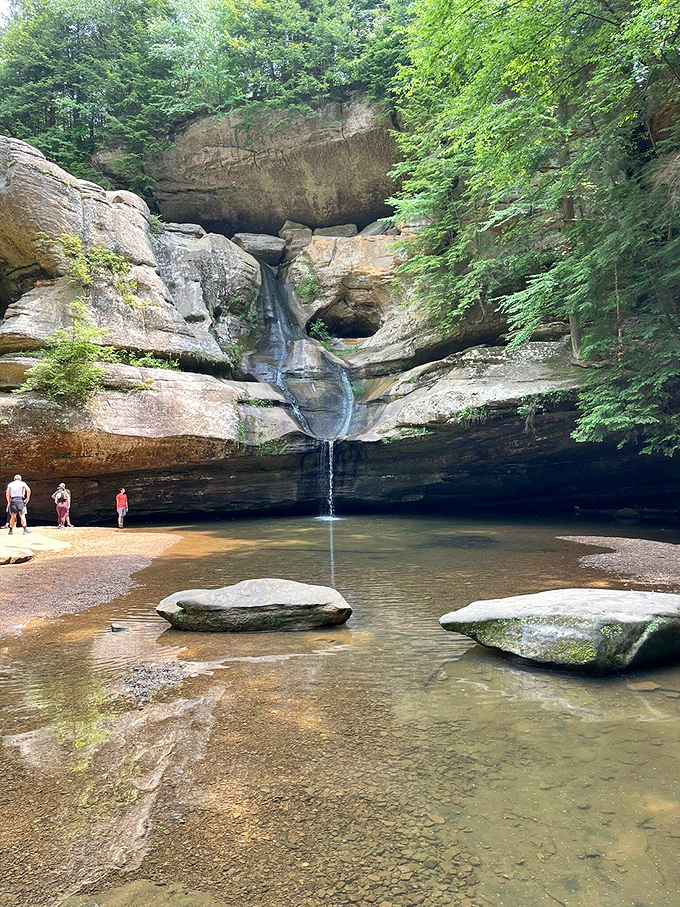 The main event! Cedar Falls puts on a spectacular show, tumbling gracefully into a crystal pool worthy of fairy tales.