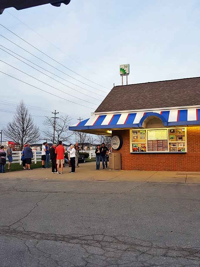 The evening pilgrimage &ndash; locals gather under the blue and white awning, participating in a sweet ritual that transcends generations.