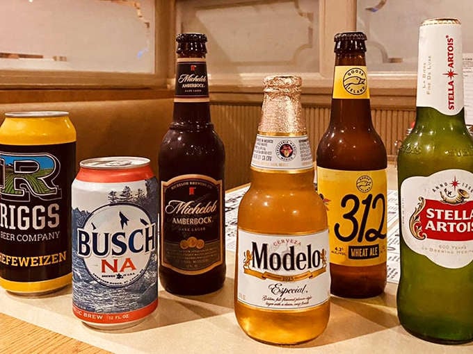 The beer lineup reads like a roll call of old friends – Busch, Michelob, Modelo, and Stella standing at attention, ready for pizza-pairing duty.