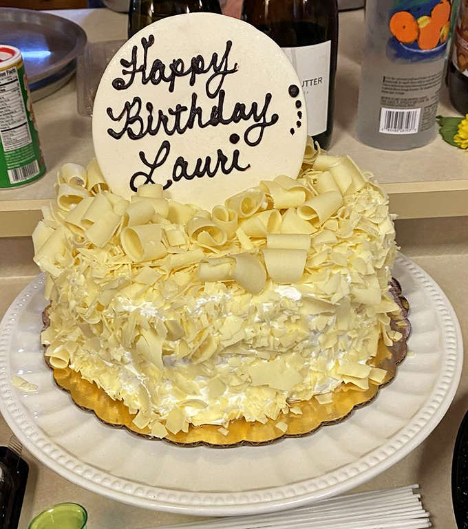 This white chocolate masterpiece doesn't just celebrate birthdays &ndash; it transforms them into occasions worthy of those magnificent curls cascading down its sides.